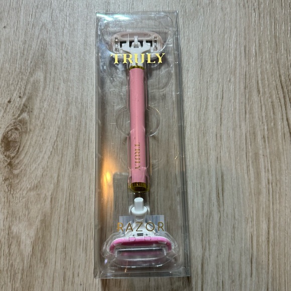 TRULY | Bath & Body | Truly Womens Razor Set With 5 Blade Refill ...